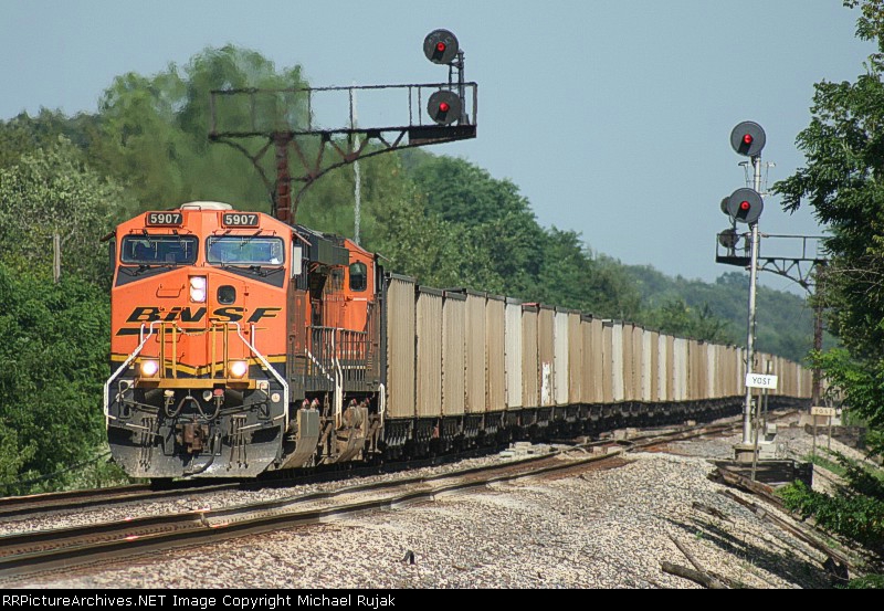 BNSF 5907